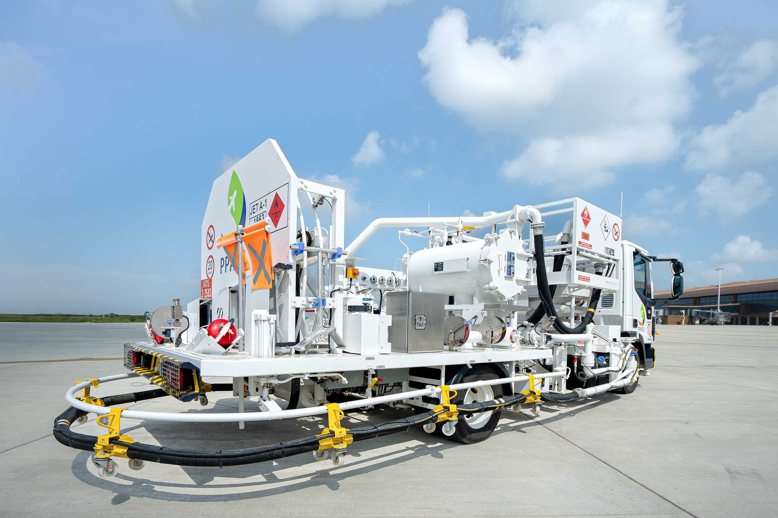 BAFS รุกตลาด SEA ส่งมอบรถเติมน้ำมันอากาศยาน นวัตกรรมฝีมือคนไทย เตรียมพร้อมประจำการสนามบิน ...